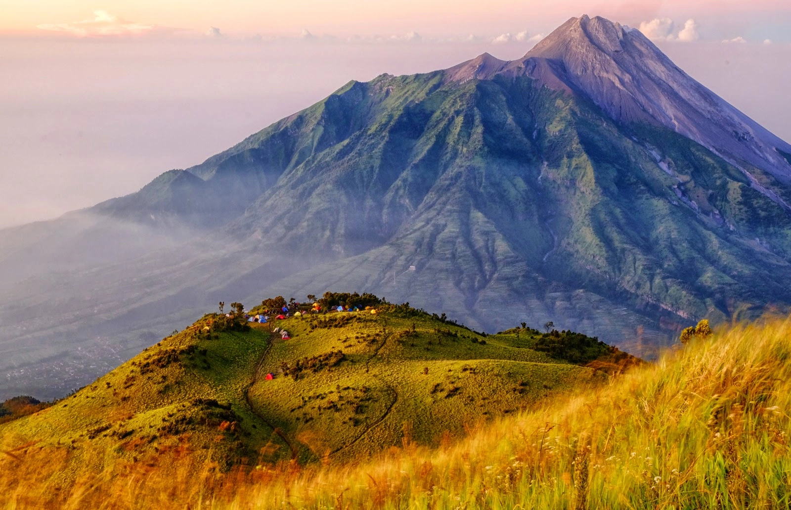 7 Wisata Gunung dengan View Terbaik di Indonesia